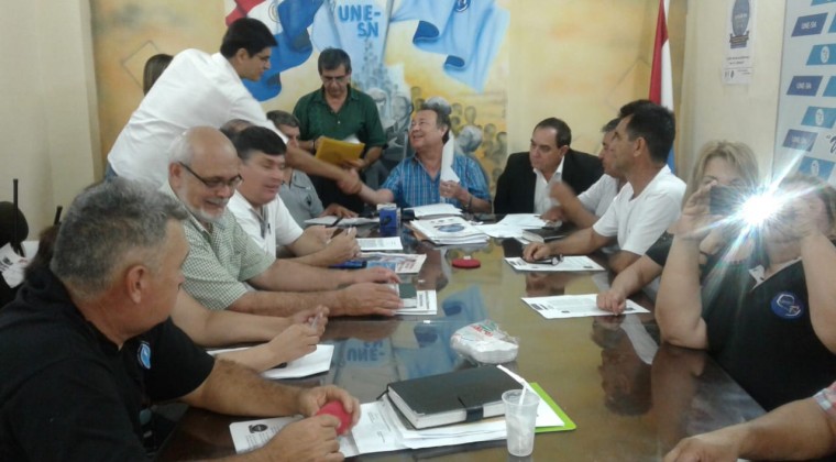 Diario HOY | Docentes a huelga: exigen cumplir acuerdo salarial y echar ...