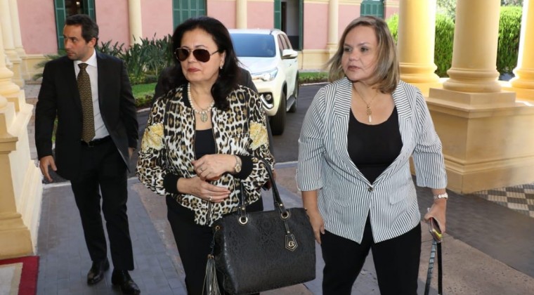 Diario HOY | María Edith fue al Palacio de López para encuentro con Abdo