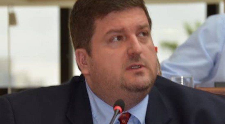 Diario HOY | Plantean que Salud use vehículos del Senado en lucha ...